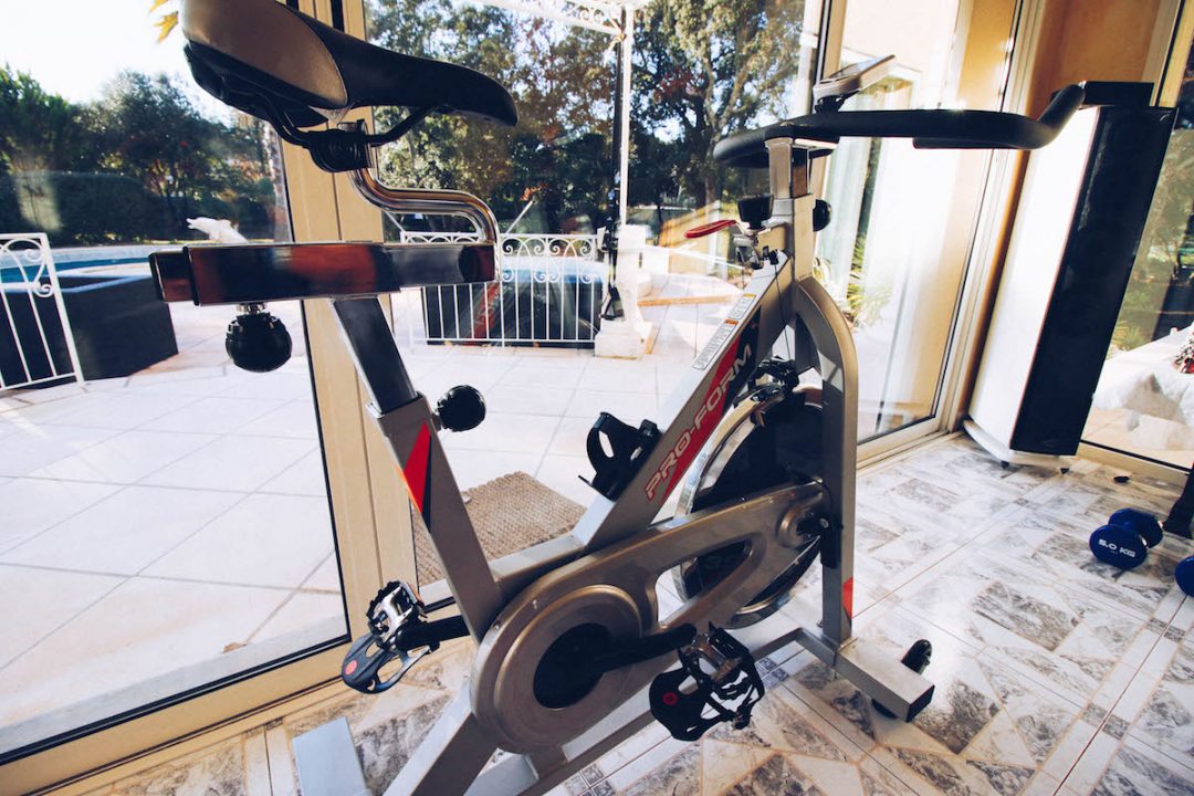 Cycling/RPM: Comment s’entrainer seule sur un vélo d’appartement ...